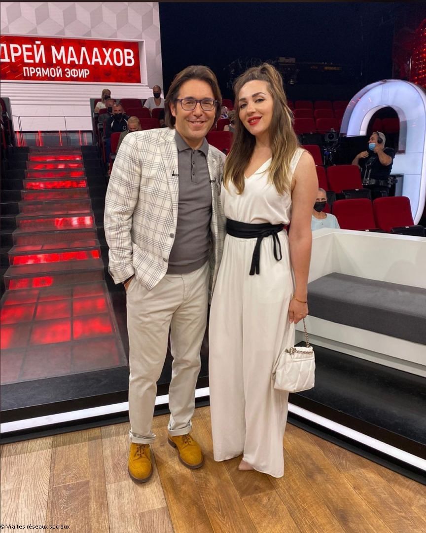 La chanteuse azerbaïdjanaise Sabina Babayeva dans l'émission d'Andrey ...